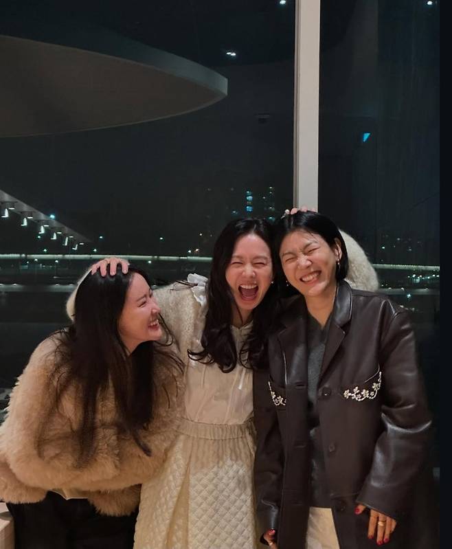 손예진 공주님처럼 입고 너무 신나 아들맘의 샤랄라 퀼팅 롱스커트룩 뷰티는 내운명
