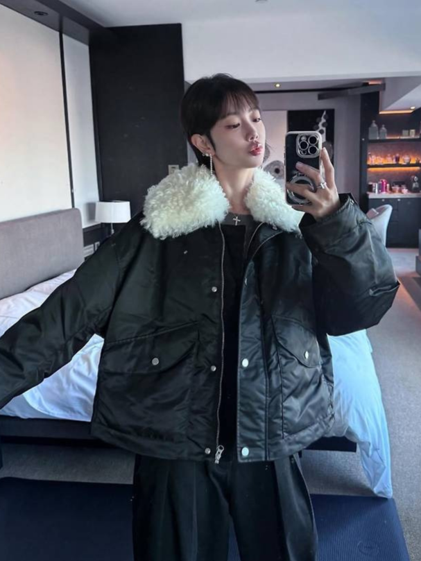 클라라 숏컷으로 러블리 폭발 블랙 점퍼와 퍼 디테일로 스타일 업 스타와 라이프