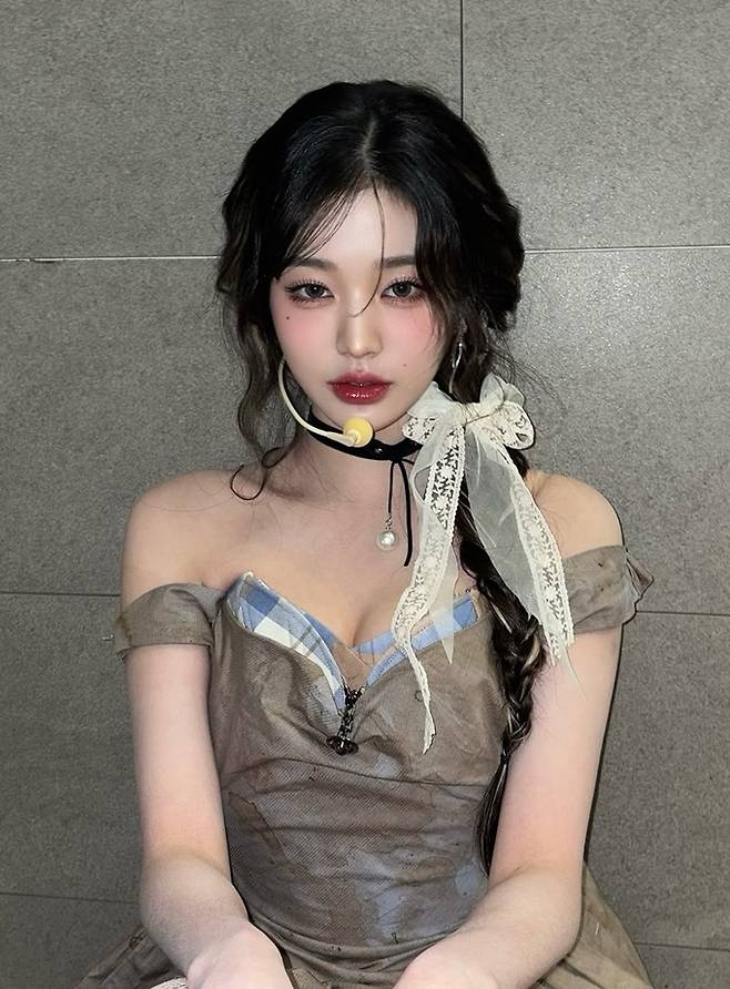 아이브 장원영 Ai인형 인줄 만화 찢고 나온 K팝 요정 오프숄더 드레스룩 패션엔