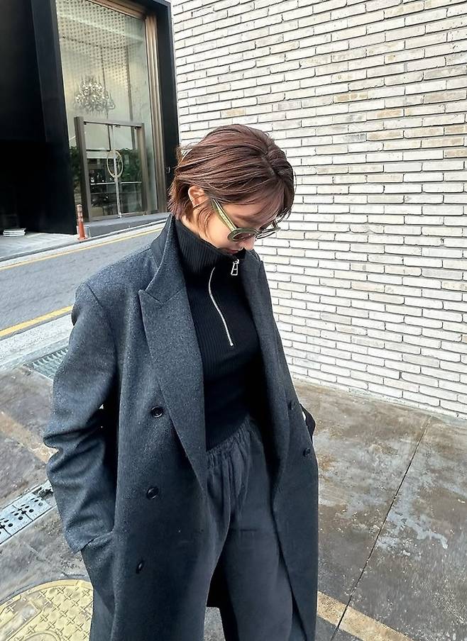 고준희 빵집 가는 패셔니스타 패션피플 기죽이는 숏컷 코트 핏 얼죽코룩 패션엔