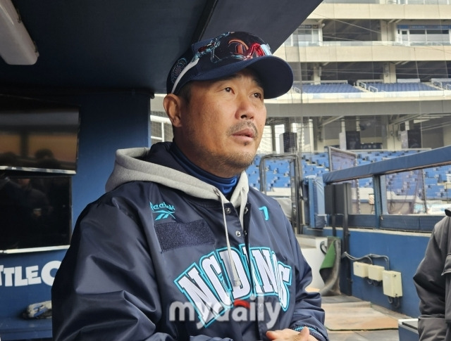 팬들이 납득하지 못한 플레이가 나올 수도 있다 왜 이호준 감독은 비난을 자초하나