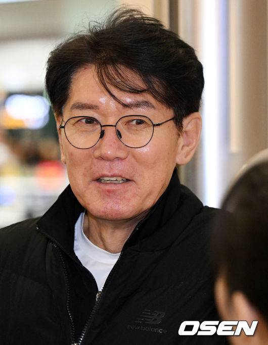 KT 역대급 내야 교통정리 어쩌나…‘출국’ 이강철 감독 “허경민 3루수 고정, 황재균 2루수 되면 가장 좋아” [오!쎈 인천공항]