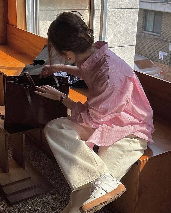 봄에는 핑크 셔츠를 입어줘야지 내일 옷 뭐입지