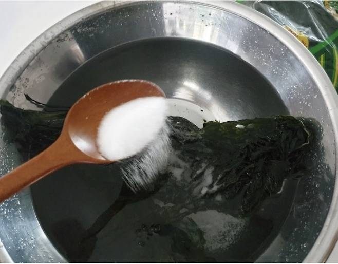 미역 불릴 때 이것 꼭 넣으세요 야들야들함이 미쳤습니다 오늘살림루틴
