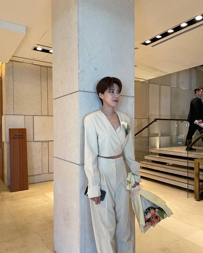 팜므파탈 셀럽들의 러브콜에서 재벌가 선까지 화제 된 방송인 일상룩 라이프업