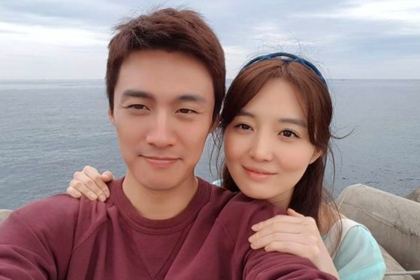 회사도 몰랐던 비밀 연애 결국 들통난 아나운서 커플 요즘뭐하니