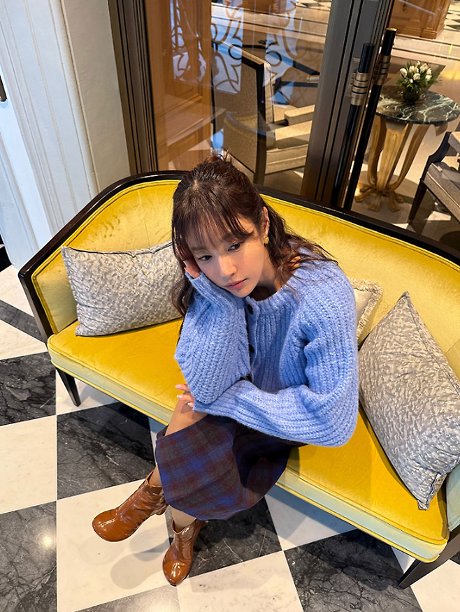 분위기 여신 기은세의 솜사탕 컬러의 예쁜 가디건 Fashionnavi