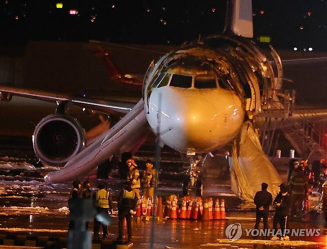 경찰 에어부산 여객기 화재 수사 착수보조배터리가 원인