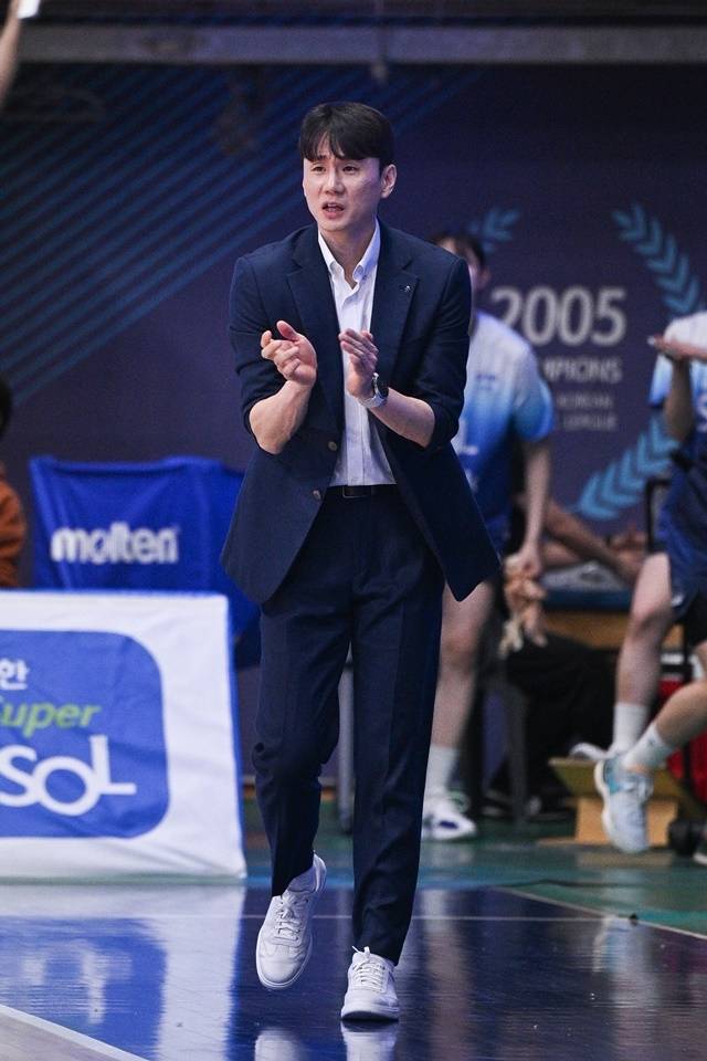 연패 탈출 시급해”아쉬운 석패에 쓴웃음 지은 이시준 신한은행 감독대행 Mk인천
