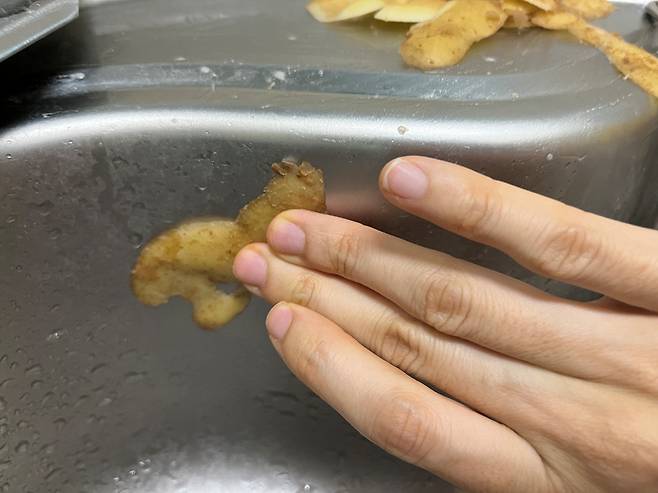 감자껍질 여기에 붙이세요 알아두면 평생 유용한 감자껍질 활용법 텐꿀팁