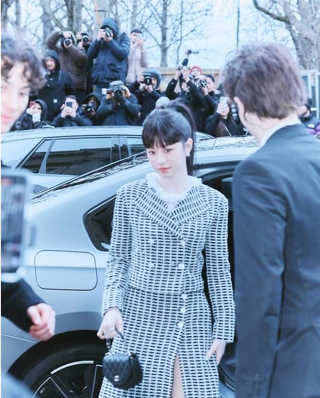 고윤정 샤넬의 극진한 초대 파리가 들썩인 여신미모 트위드 셋업룩 대본은 내운명