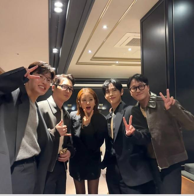 강소라 믿기 힘든 애엄마 비주얼 미니드레스롱부츠로 명품 몸매 과시 스타와 라이프