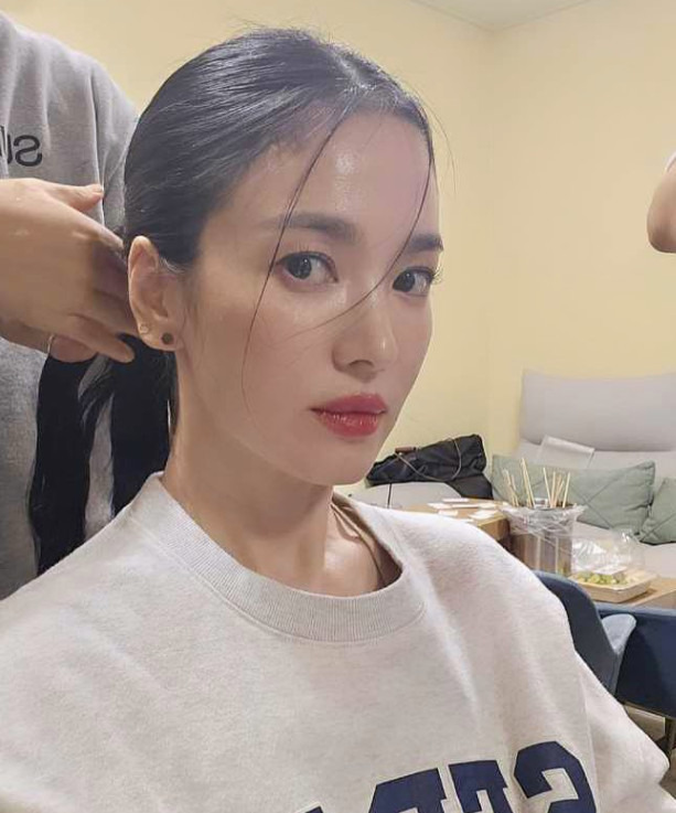 송혜교 소멸할 듯 작은 얼굴43세 믿기지 않는 초동안 N샷
