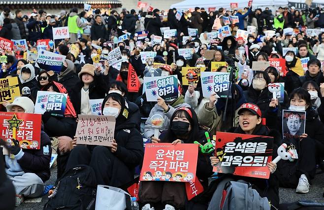 윤 대통령 구속기소 후 첫 주말곳곳서 탄핵 찬반 집회