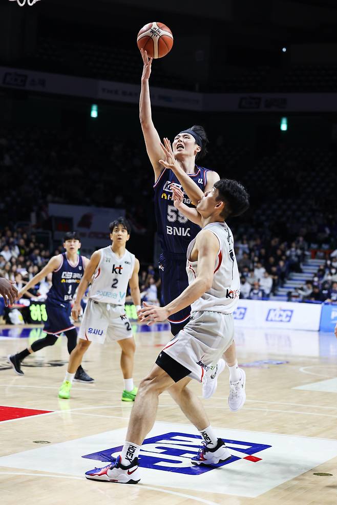 '송교창-최준용 복귀했지만…' KCC, KT 4연승 제물되며 연패빠졌다...가스공사, 삼성 잡고 3연패 탈출