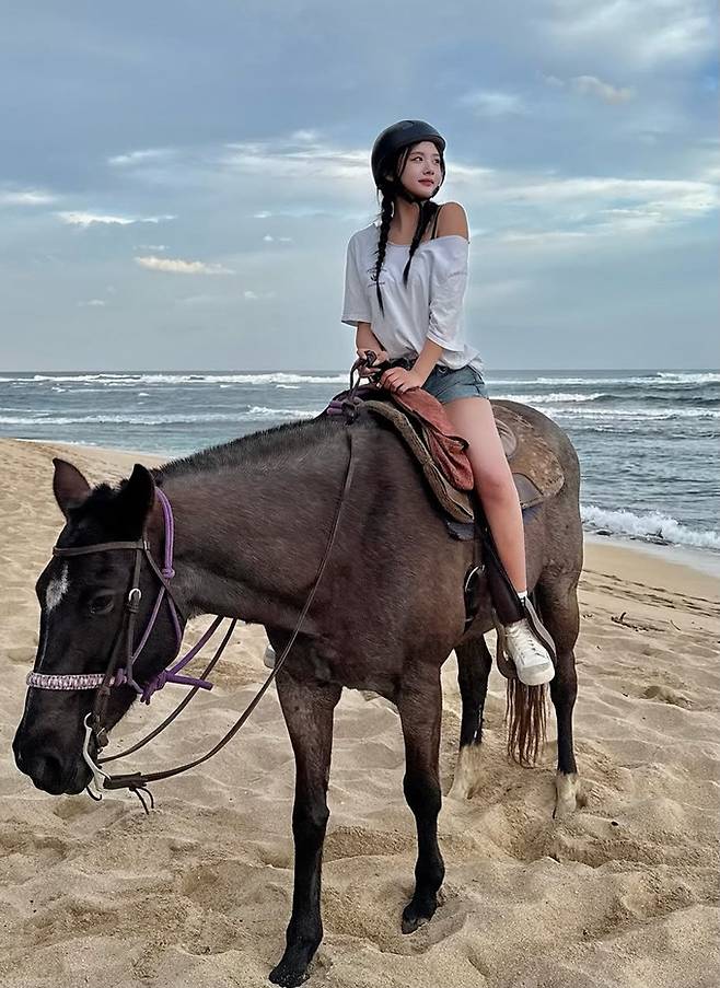 ‘이동국 딸 재시 18살 여고생 맞아 소녀티 벗은 스윔웨어and쇼츠 휴양지룩 패션엔