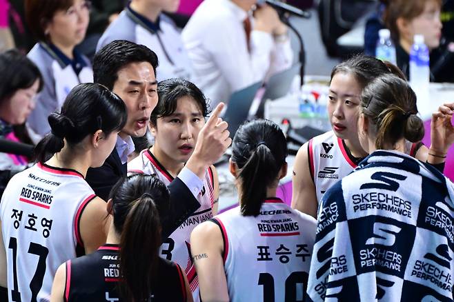 13연승→2연패 고희진 감독 우승 경쟁 힘들어졌지만 또 모른다