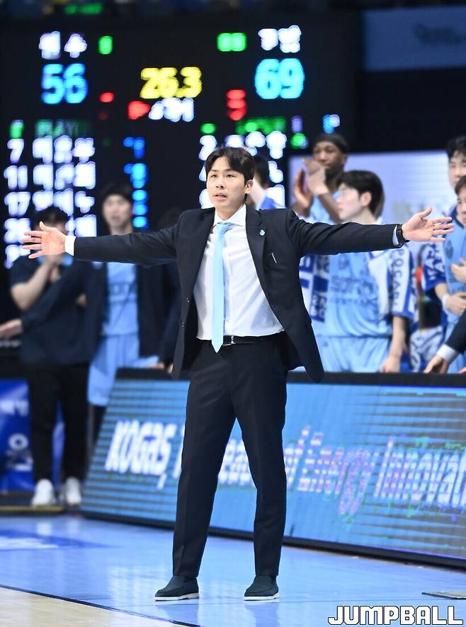 후반전 도합 53점 허용 반성해야” 연패 탈출에도 웃지 못한 김태술 감독