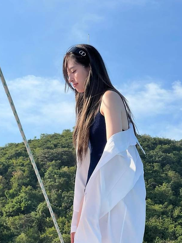 ‘민효린 태국 휴가중 도플갱어라 불리는 미녀 여배우 수영복 자태 눈길 스타와 라이프