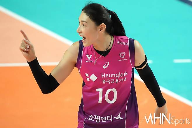 연경 신 24득점 맹활약 흥국생명 5연승20승 선착ok저축은행 마침내 연패 탈출 종합
