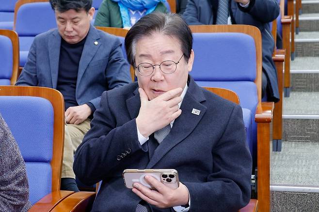 이재명 비호감도 민주당 발목 잡아목소리 커진 비명계