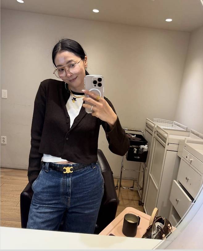 44세 믿기지않는 동안17살 아들 둔 169cm 여배우 일상룩 대본은 내운명