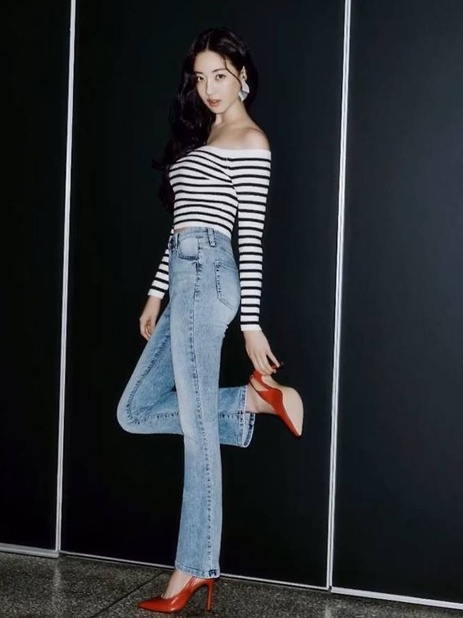 ‘당근만 먹고 이 몸매 46세 여배우 20대 몸매로 소화한 데님룩 스타와 라이프