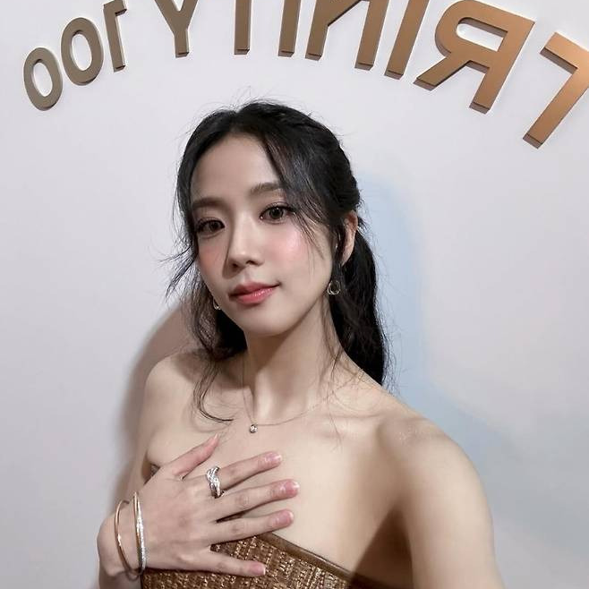 ‘디올 Ceo도 반했다 인간 명품 된 한국 여가수 미니드레스 자태 스타와 라이프