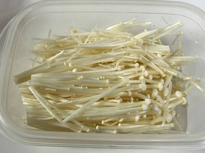 팽이버섯 그냥 씻지 마세요 알아두면 평생 유용한 팽이버섯 세척법 텐꿀팁