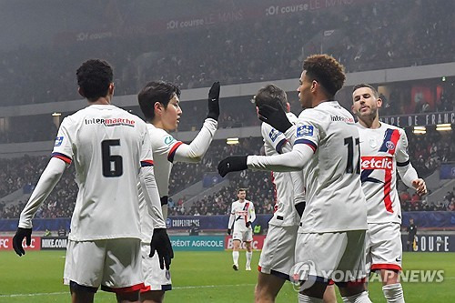 이강인 B급 경기는 90분 풀타임 무한 로테이션인가메시 등번호 이어 받고 맹활약→psg 3부팀 2 0 완파→프랑스컵