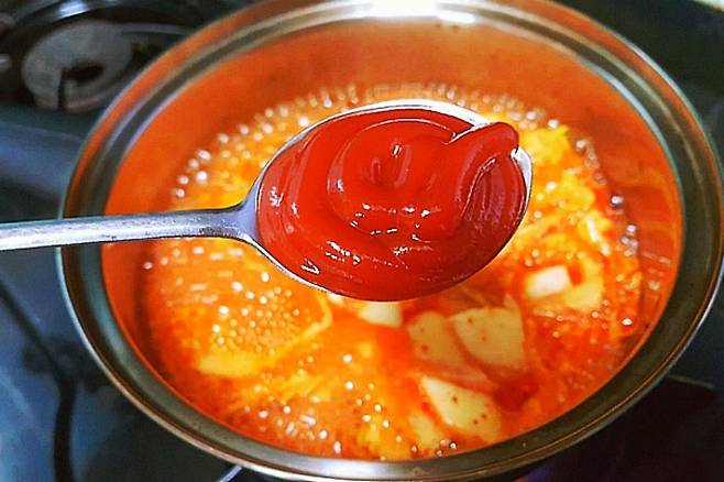 배달용 일회용 케첩 그냥 버린다면 바보입니다 쏙쏙팁
