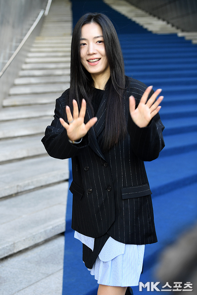 류화영 스트라이프 깔맞춤 셔츠 원피스 찰랑 오버핏 블레이저룩 뷰티는 내운명