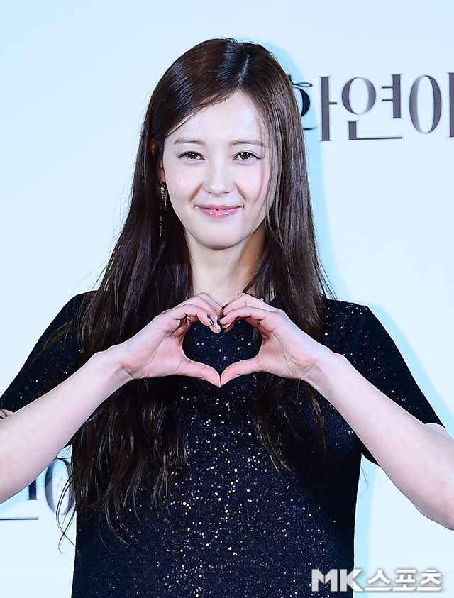 고아라 ‘춘화연애담 벗고 럭셔리 메이커 눈부신 현대판 공주님 시퀸 미니드레스룩