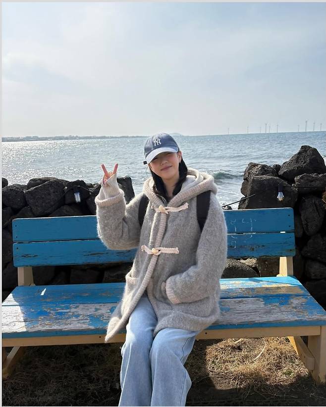 지예은 제주서 볼살 벌크업 떡볶이 단추까지 러블리 얼죽코 데님룩 대본은 내운명