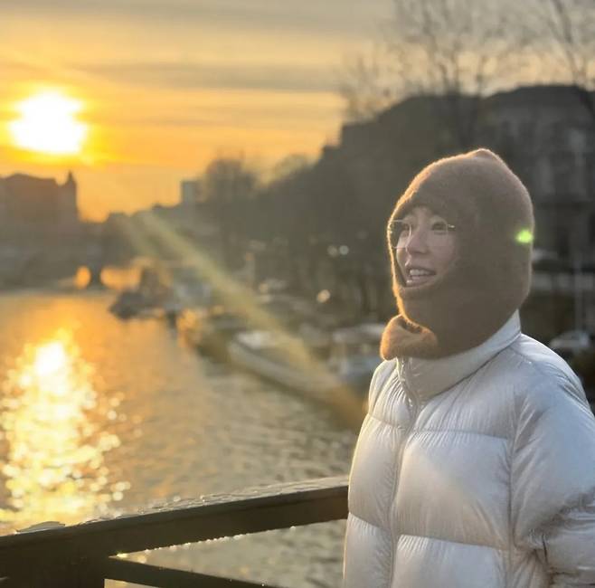 황정음 파리 감성 터졌다 바라클라바메탈 패딩 꾸안꾸 패셔니스타 겨울룩 대본은 내운명