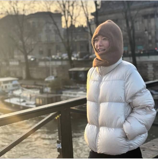 황정음 파리 감성 터졌다 바라클라바메탈 패딩 꾸안꾸 패셔니스타 겨울룩 대본은 내운명