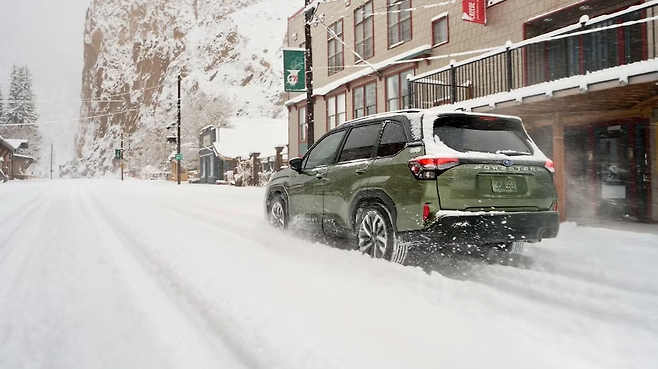 연비 149kml 브랜드 최초 선보이는 하이브리드 Suv 2025 스바루 포레스터 구름을달리다