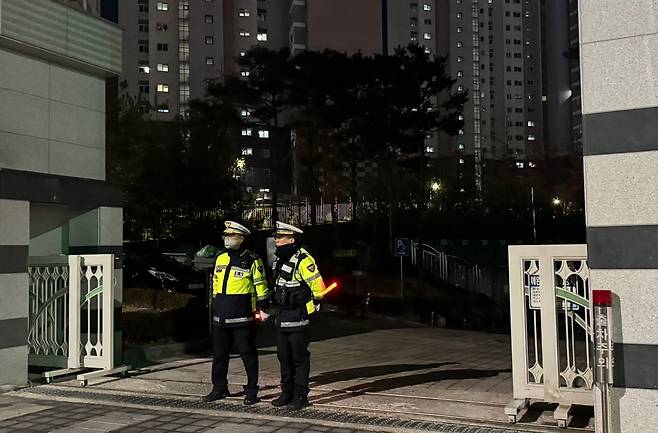안전 위해 필요” 도청 우려” 자녀 보호 앱 두고 엇갈린 반응