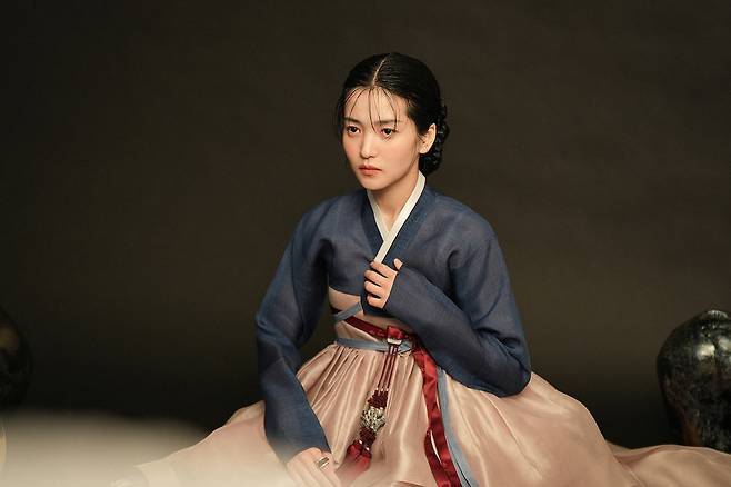 ‘한 폭의 동양화 같은 김태리 한복 입고 피어난 우아한 자태 스타와 라이프