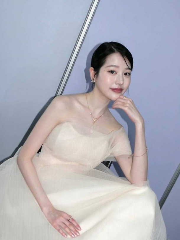 이 집 유전자 대체 뭐야 키 크고 여리여리인형 미모 동생 드레스룩도 완벽한 여배우 스타와 라이프