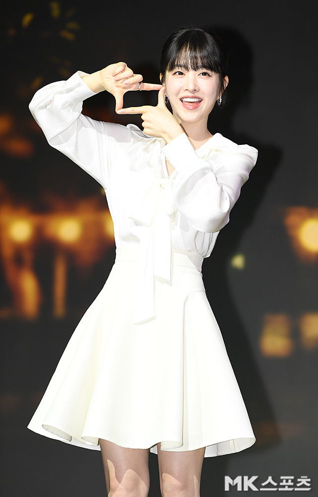 박보영 동대문에 여신 강림 사랑스러운 요정미 눈부신 화이트 미니스커트룩 대본은 내운명
