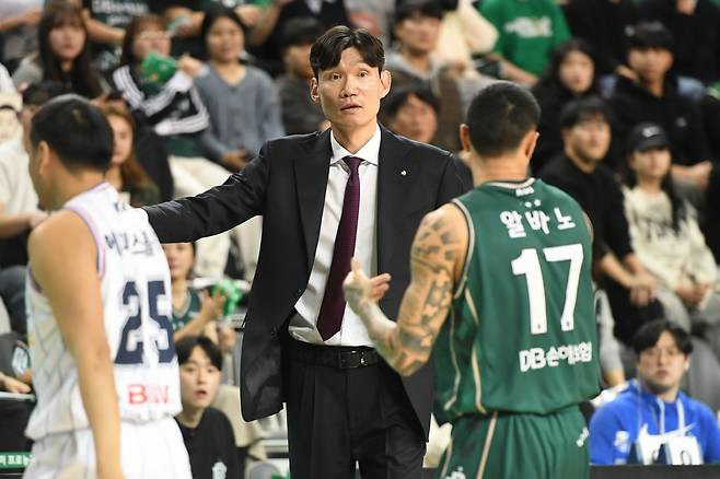 스펠맨이 돌아왔다 원주 Db 첫 술에 배불렀다5연패 탈출 환호 부산 Kcc 충격 7연패