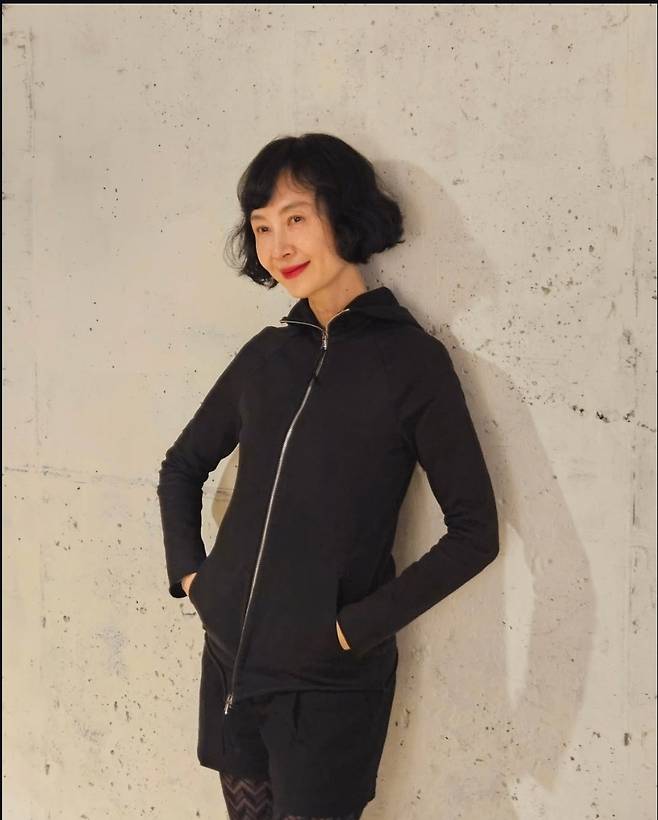 채시라 10년은 젊어 보여 미모의 50대 똑 단발 싹둑 자른 초동안 쇼츠룩 뷰티는 내운명