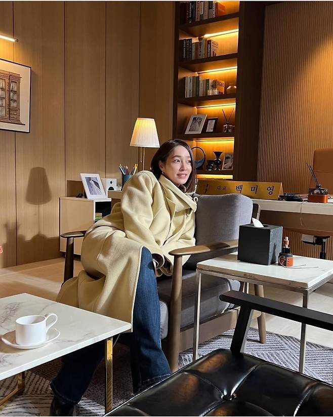 이민정 패션부터 복귀 준비 완료 ‘얼죽코 끝판왕 핫핑크 롱 코트룩 스타와 라이프
