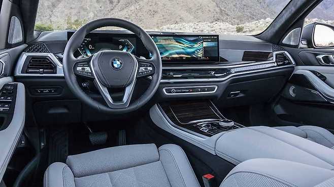 1억 1600만 원부터 아빠들의 드림카는 건재했다 작년에도 Suv 시장 평정한 X5 구름을달리다