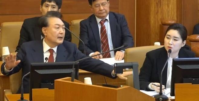 탄핵 이르게 하는 에이스네윤석열도 황급히 말린 버럭 변호인