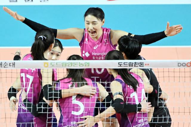 김연경 은퇴 선언 흥국생명 승승승승승승승승 미쳤다 5000만원 정윤주 16점 폭격현대캐피탈 미친 질주 매직넘버 7