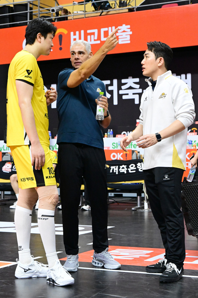 2위 턱밑 추격 트리플 크라운의 주인공감독은 칭찬은 커녕 지적부터 시작 곽경훈의 현장
