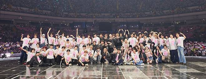 '30주년' SM의 과거·현재·미래 유산…단체앨범 '2025 에스엠타운 : 더 컬처, 더 퓨처'