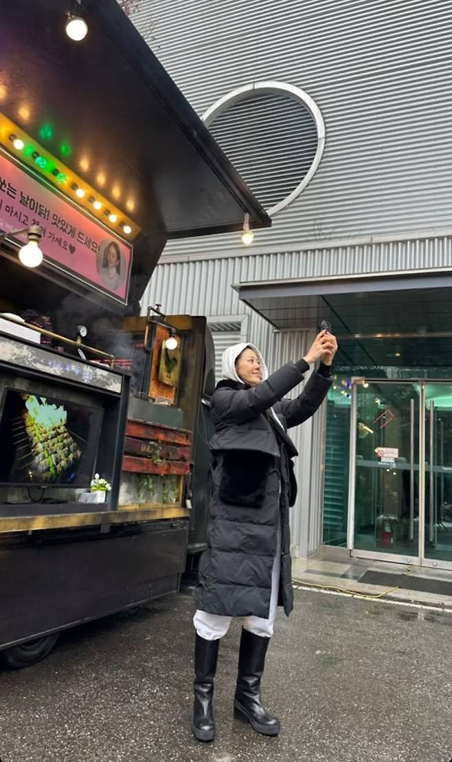 고현정 퇴원하자마자 바쁘다 바빠 간식차에 폭풍 감사 롱패딩 챙겨 입은 후디룩 대본은 내운명